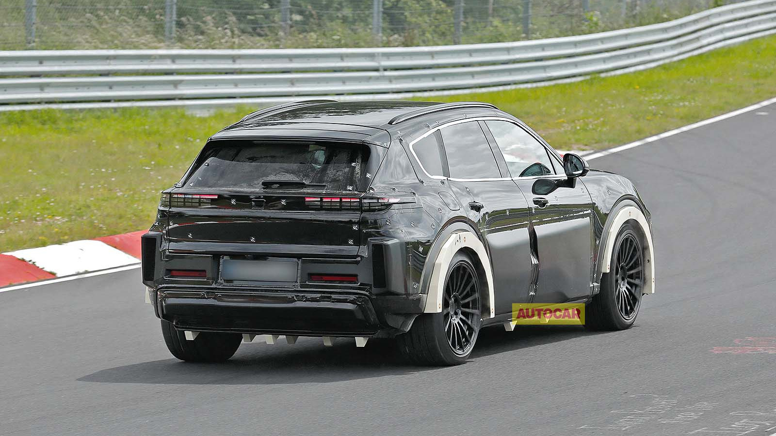 La nouvelle Porsche Cayenne électrique testée au Nürburgring | Move ...