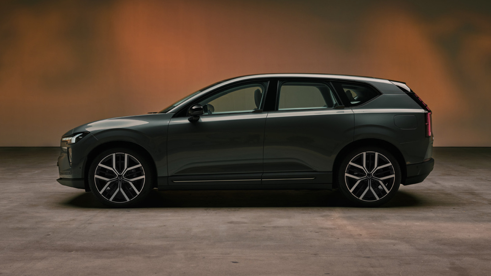 Volvo reveals ‘game-changing’ EX60 with 809km range | Move Electric