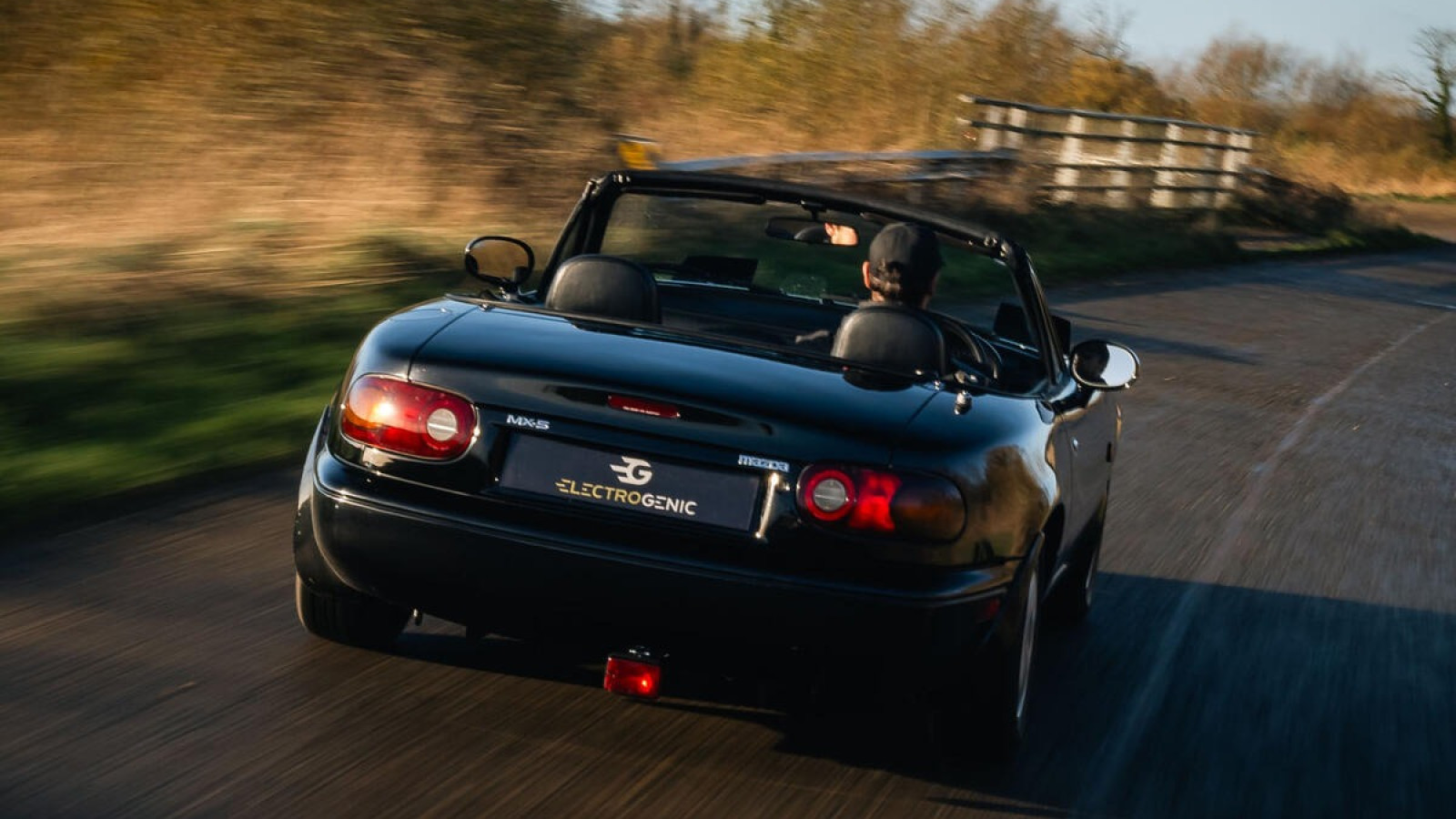 Un nouveau kit permet de convertir la Mazda MX-5 d'origine à l'énergie électrique | Move Electric