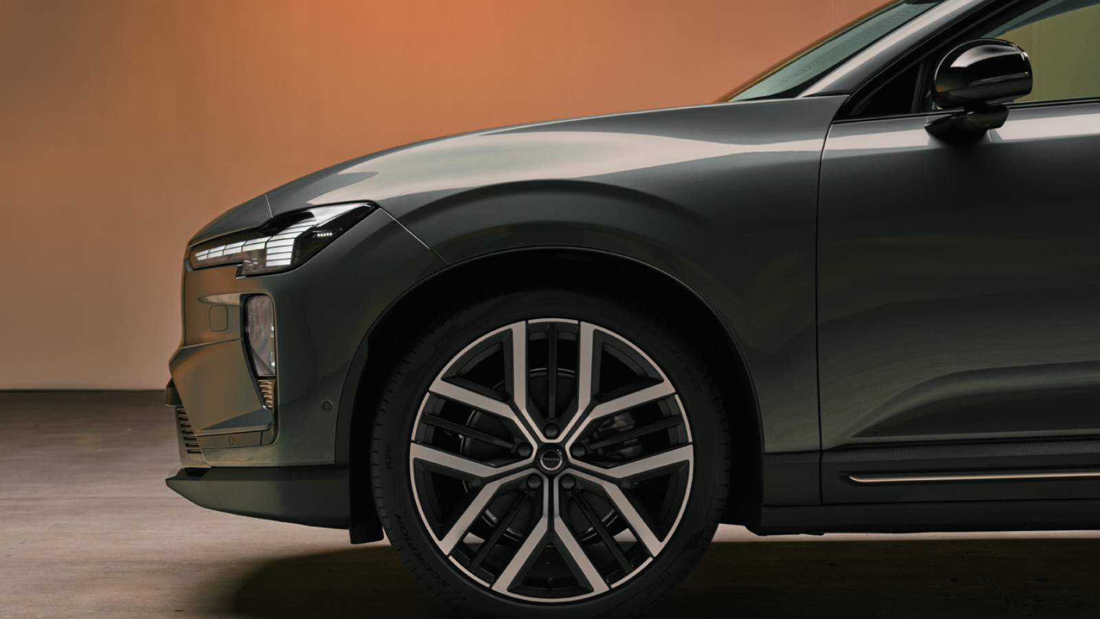 Volvo reveals ‘game-changing’ EX60 with 809km range | Move Electric